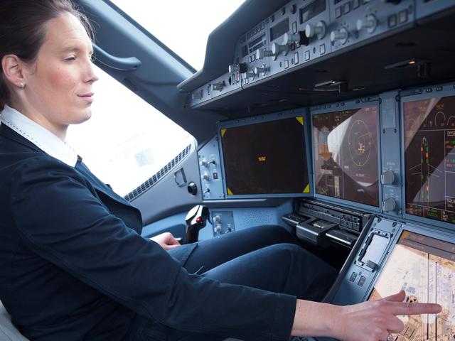 Electronic Flight Bag, the new standard | Airbus