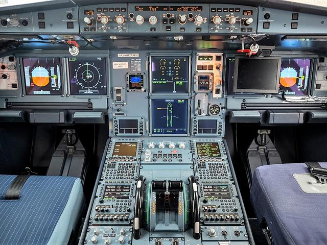 Cockpit communication | Airbus